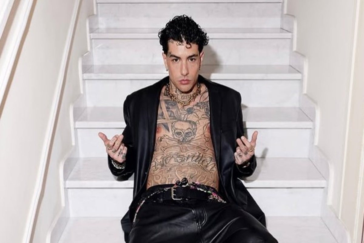 Tony Effe furioso: ecco perché ha dovuto togliere la collana